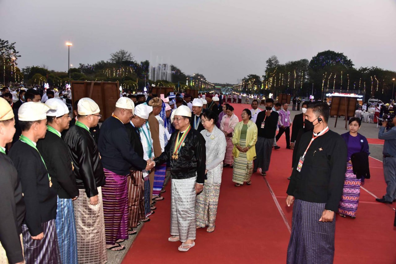 နိုင်ငံတော်စီမံအုပ်ချုပ်ရေးကောင်စီဥက္ကဋ္ဌ နိုင်ငံတော်ဝန်ကြီးချုပ် ဗိုလ